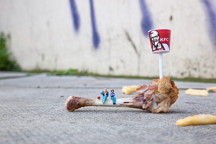 Miniature Street Art by Slinkachu | Amusing Planet